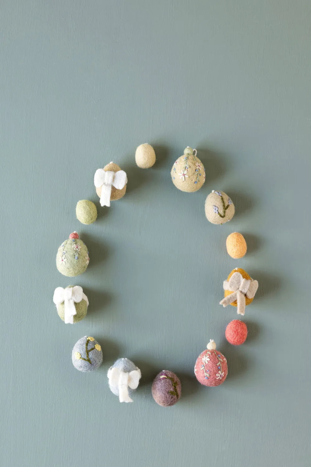 Besticktes Osterei - Filz Deko | Gry & Sif – Alsaba